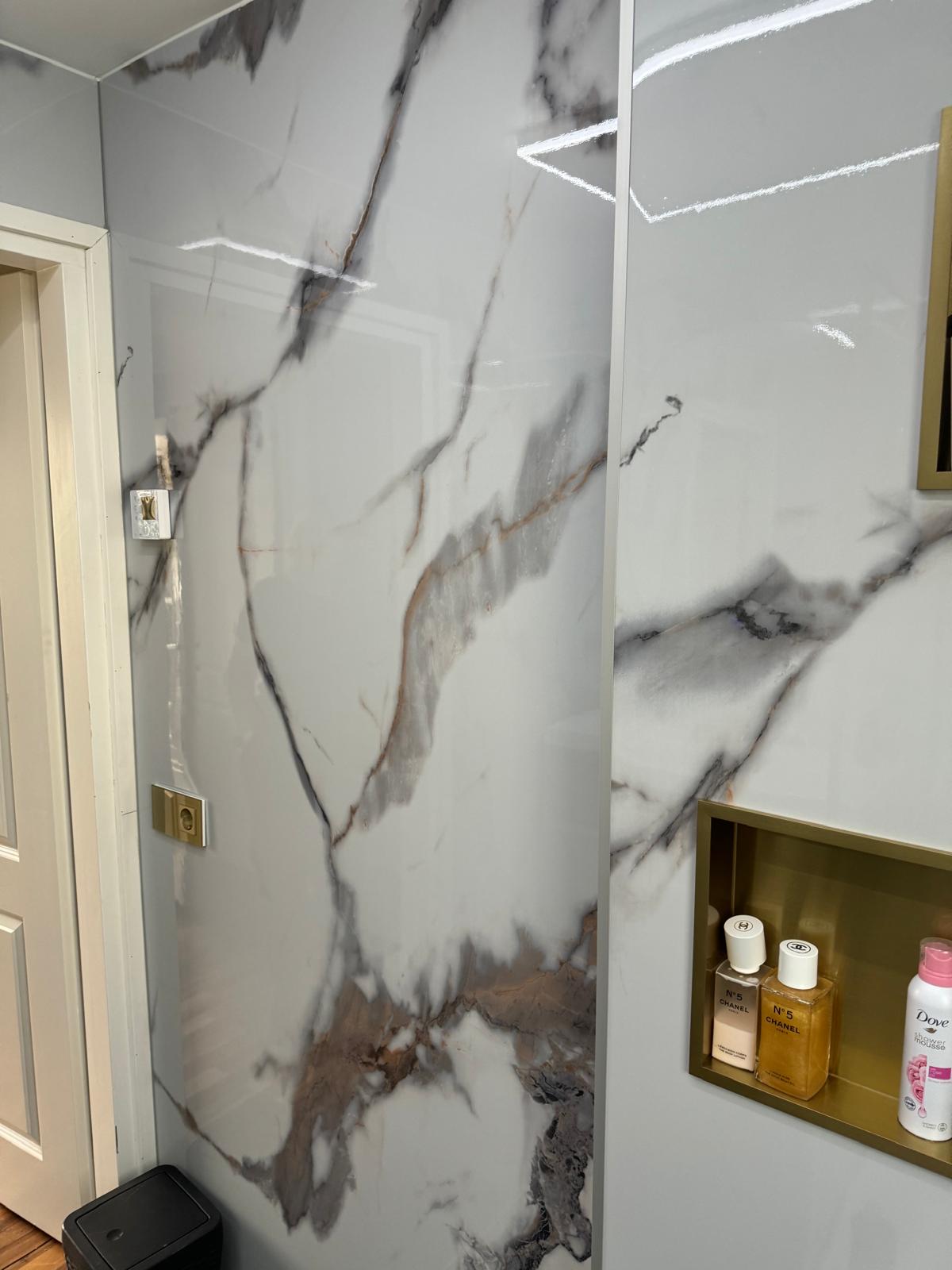 Marmer Gold Carrara Wandpaneel 260x122 - Ideaal voor Thuis